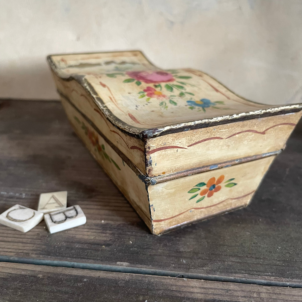 Beautiful Painted Tin Box – No.4 Vintage
