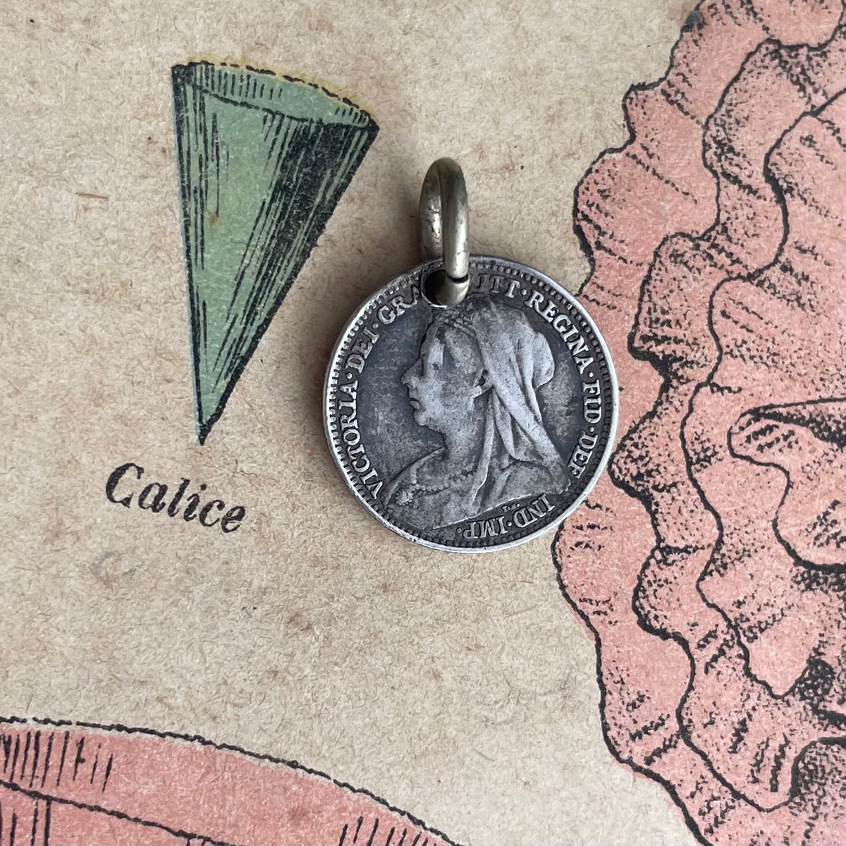 Victorian Bun Love Token Charm – No.4 Vintage